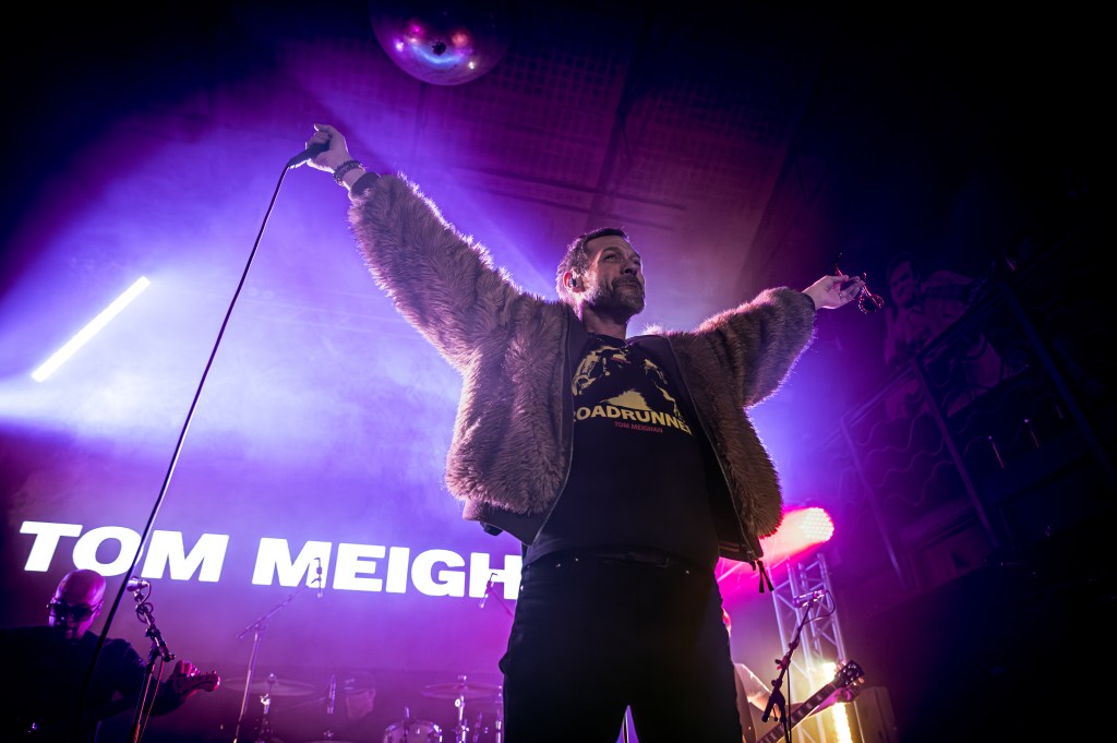 Album Review: Tom Meighan – Roadrunner – Taped Magazine