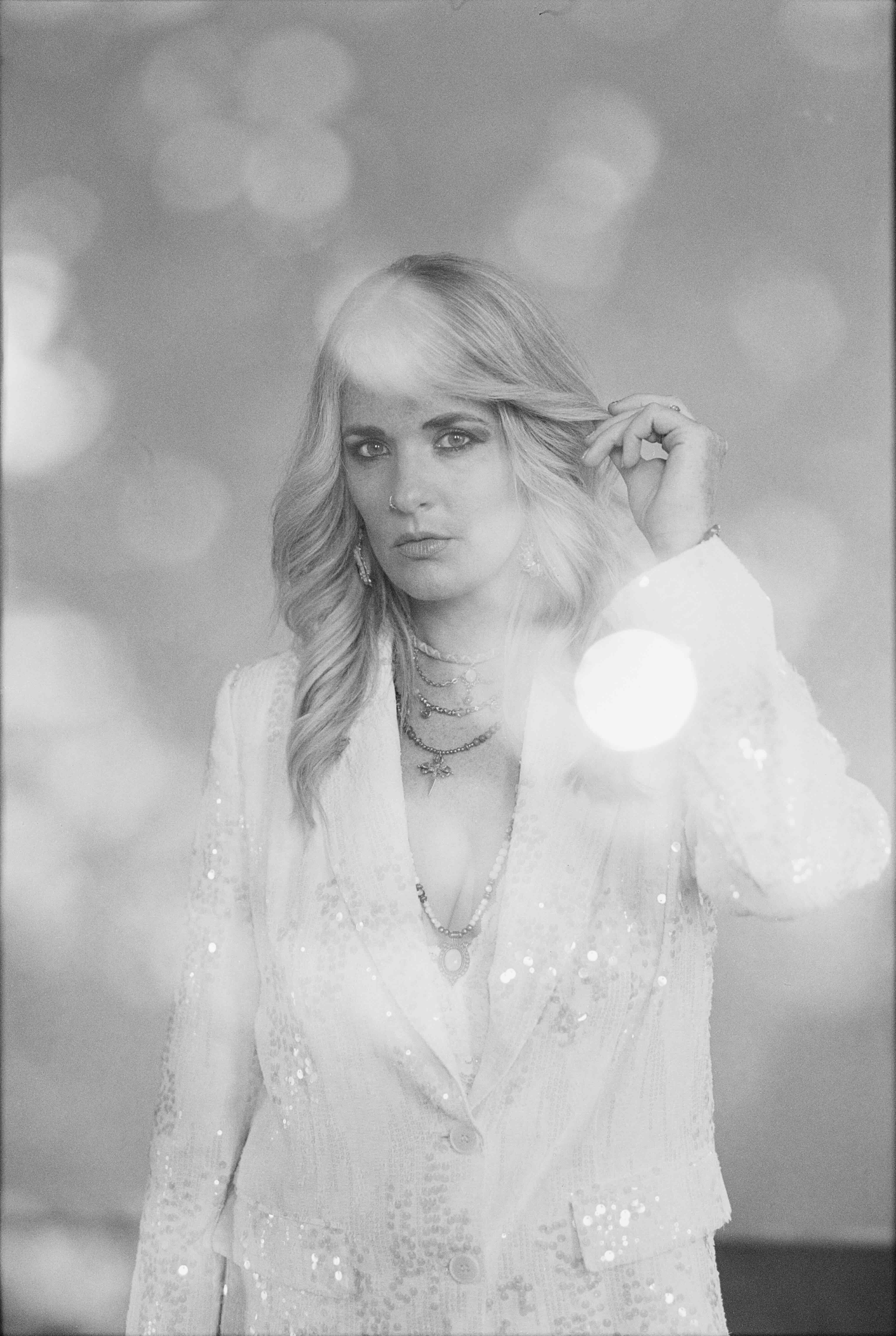 Album Review: Elles Bailey – Can’t Take My Story Away – Taped Magazine