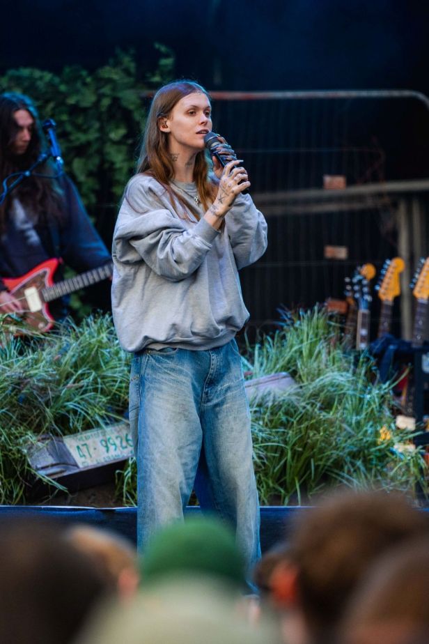 Live Review: Ethel Cain @ Cardiff Castle – Taped Magazine